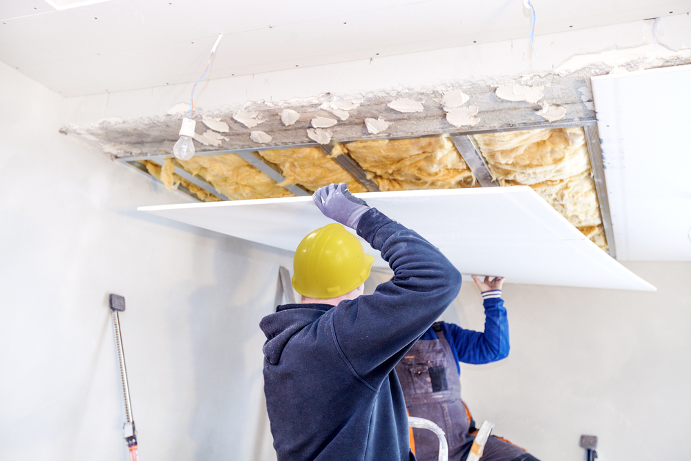 Etapes à suivre pour effectuer une isolation de plafond sous un toit ...
